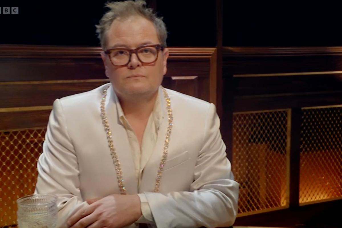 Alan Carr breaks down in tears at final Celebrity Traitors round table ...