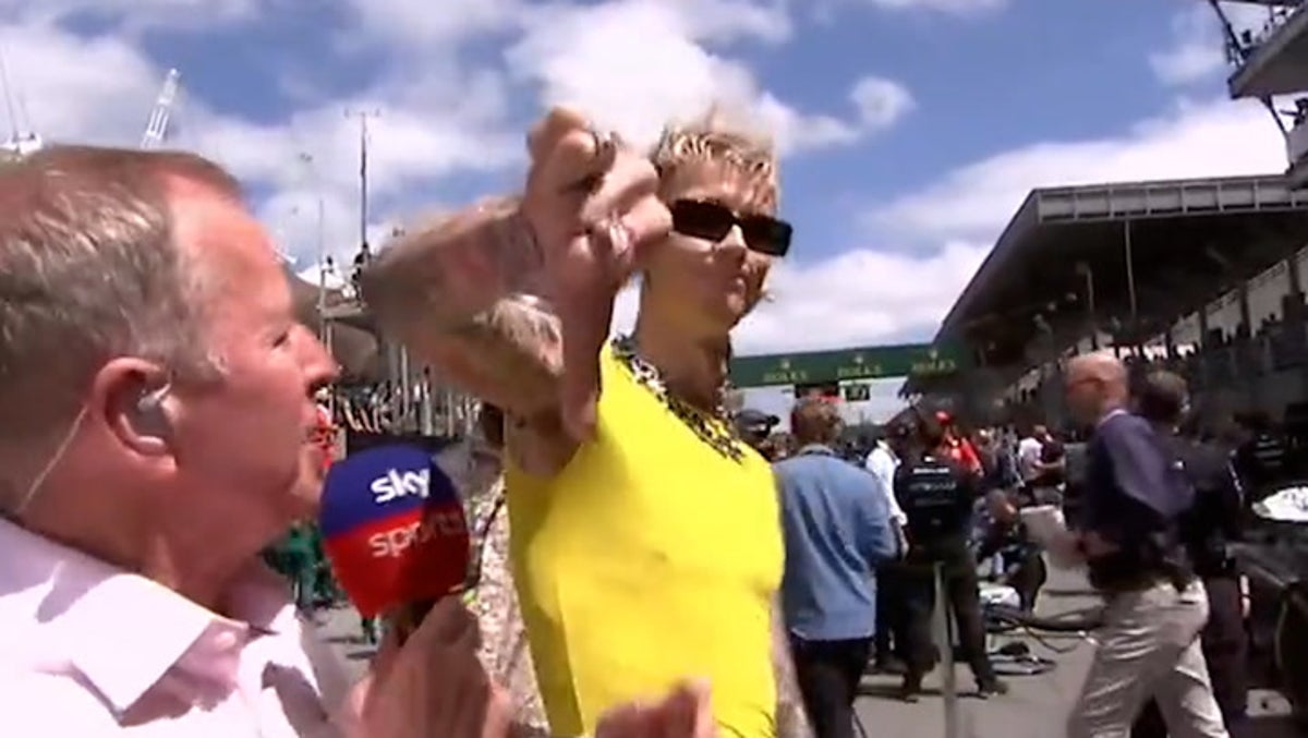 Machine Gun Kelly defends bizarre clash with F1 presenter at Brazilian ...