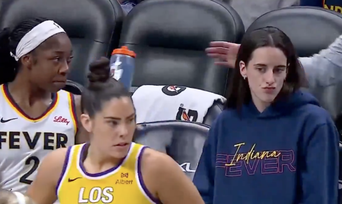 Caitlin Clark's Interaction With Kelsey Plum Is Turning Heads - Yahoo Sports