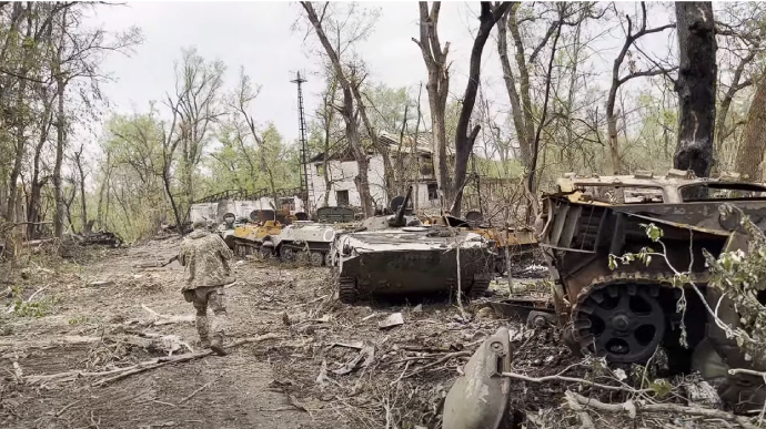 Tank cemetery: aftermath of failed Russian crossing of the Siverskyi ...