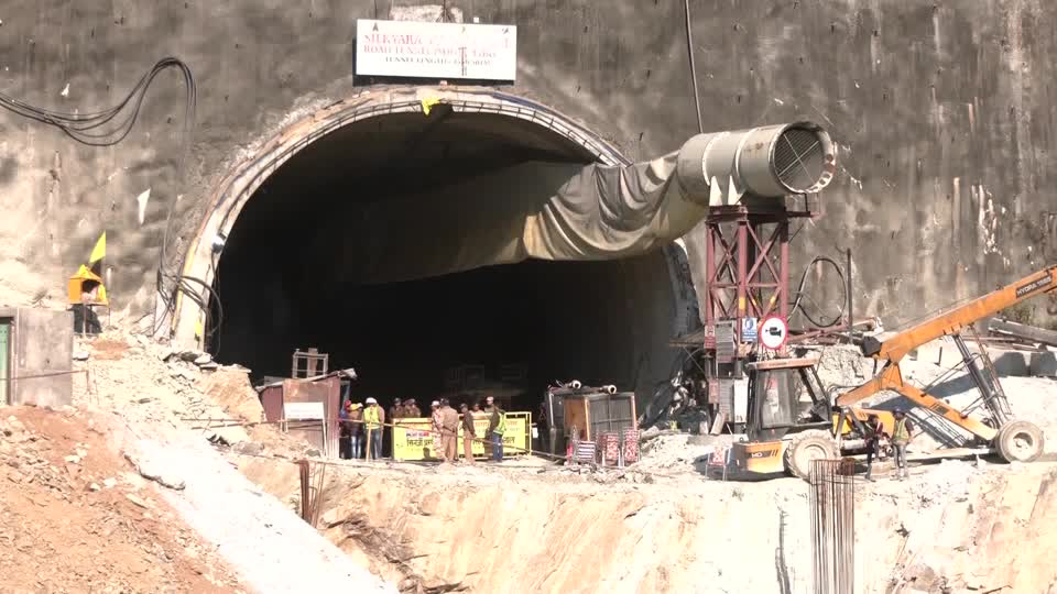 Indian tunnel workers close to rescue - authorities