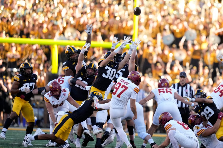 Iowa State rallies to beat Hawkeyes with 54-yard field goal - Yahoo Sports
