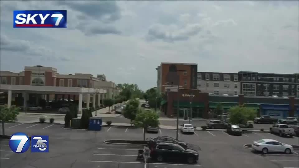 Lawyers for popular shopping center ask court to throw out foreclosure ...