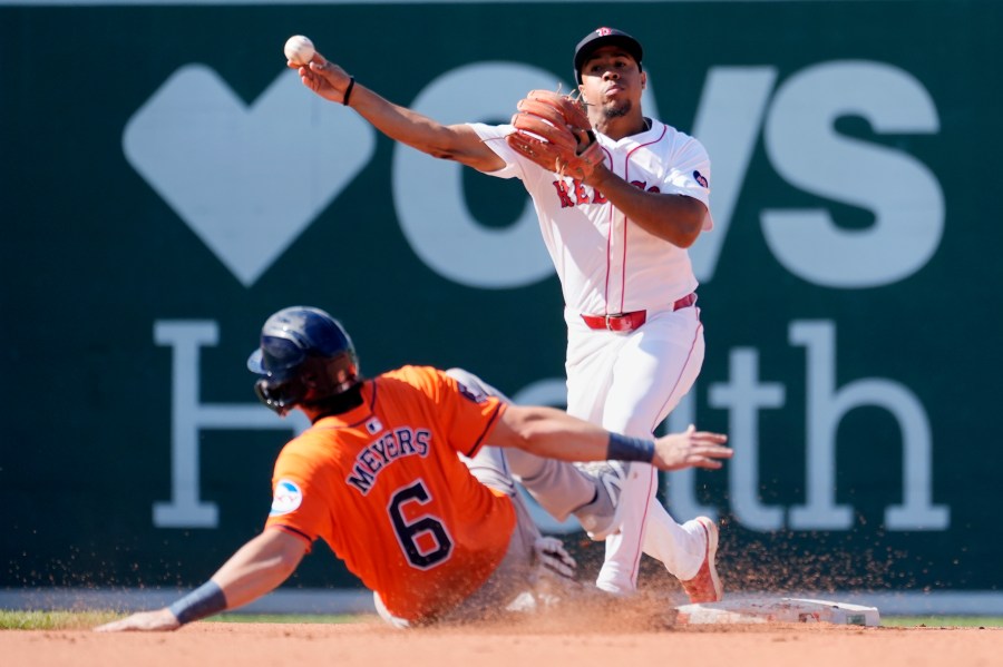 Pirates trade for versatile infielder