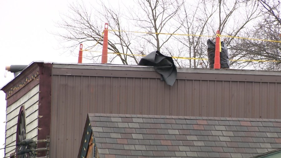 Worker hurt after falling through roof of Lawrence County banquet center