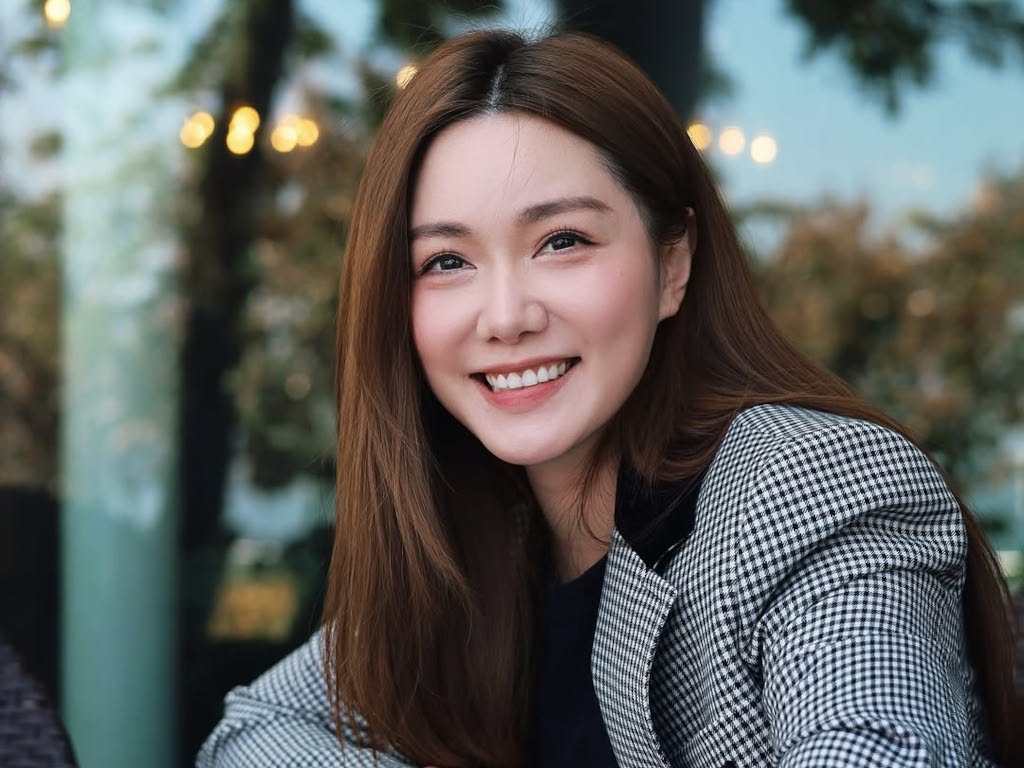 Roxanne Tong sets record straight: "I'm not pregnant, I'm career-focused" - Yahoo Life Singapore