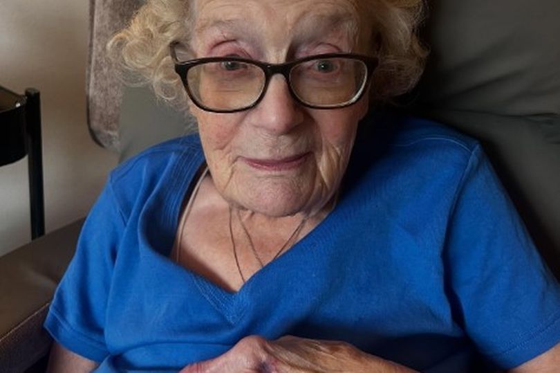 Emmerdale stars and Dawn French among top celebrities paying tribute ...