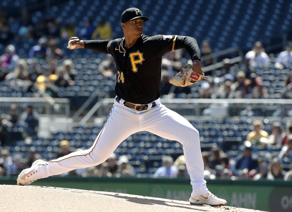 Pitcher cubano lanza fino y apuntala el triunfo de los Piratas ante ...