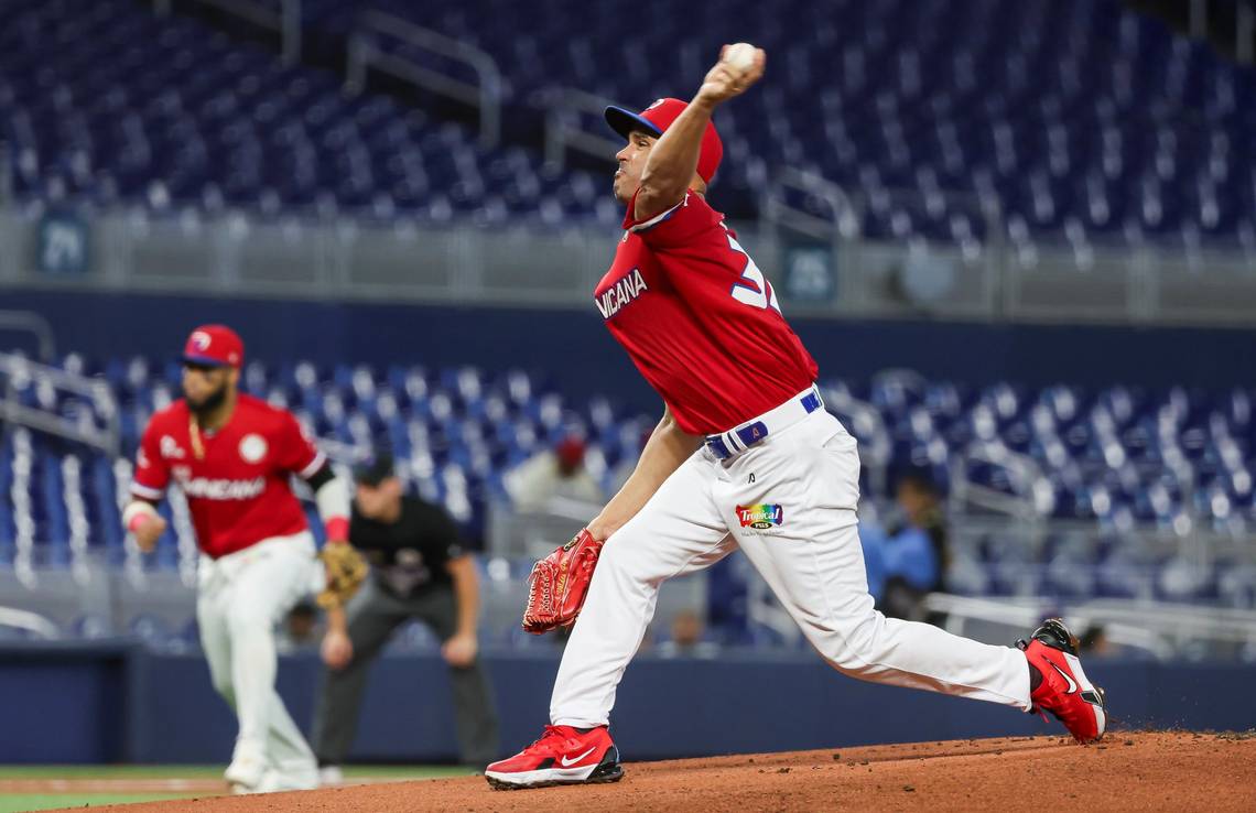 Quiere lanzar hasta los 56 años y muchos creen que es posible. Pitcher ...