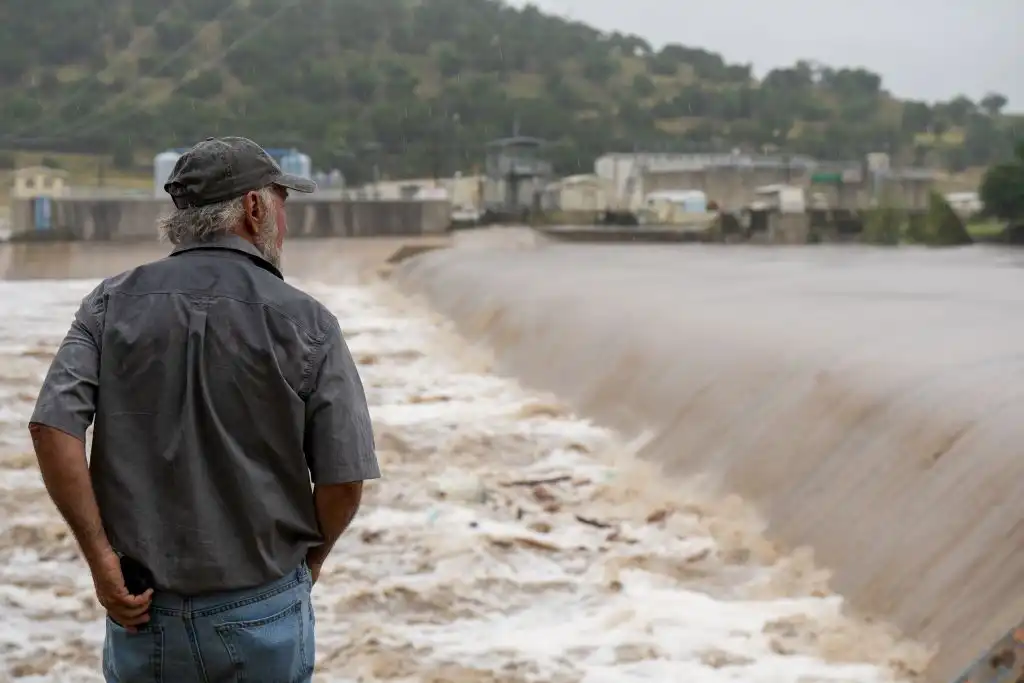 Texas, bajo el agua: al menos 13 muertos y varios desaparecidos tras las inundaciones - Yahoo ...