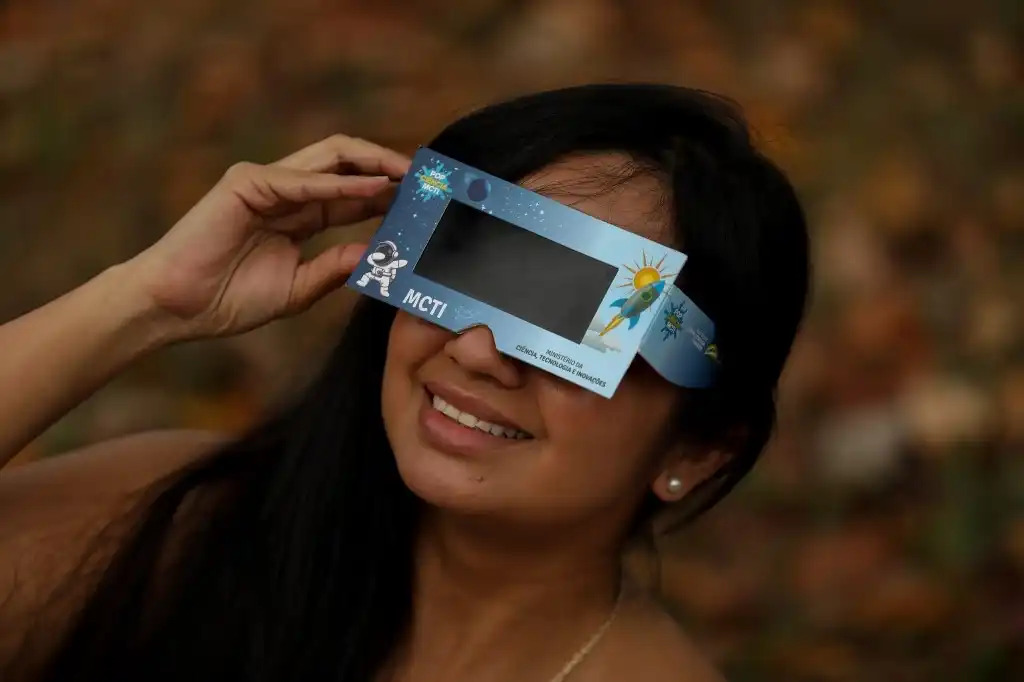 Un peligro del eclipse solar es la pérdida irreparable de la visión - Yahoo Noticias