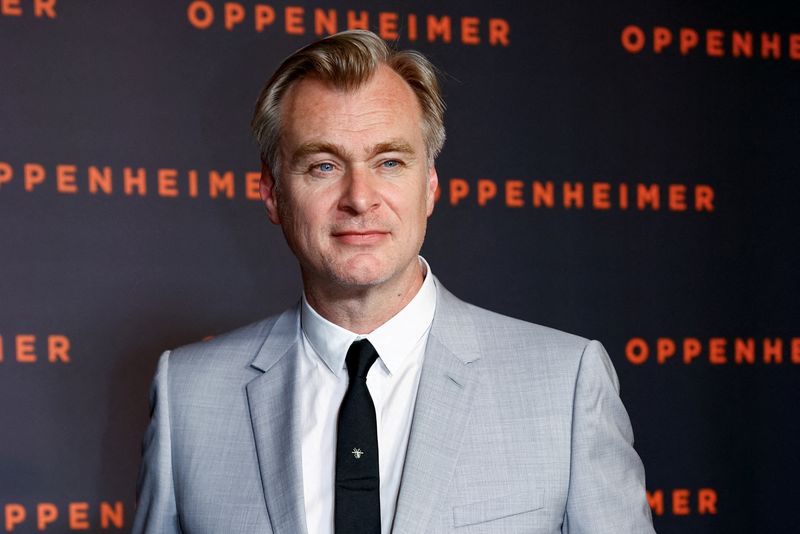 El director de "Oppenheimer", Christopher Nolan, recibirá el título de caballero - Yahoo Noticias
