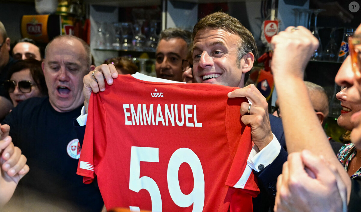 PHOTOS Emmanuel Macron dans un bar à Tourcoing avant d'enlacer Kylian Mbappé pour son dernier ...