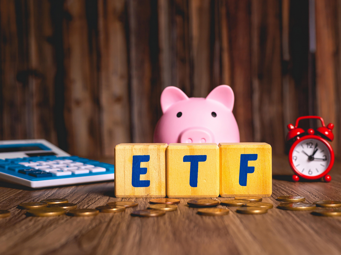 00878、00929準備除息，最後買進日這天！00878季配0.4元、00929月配0.13誰贏面高？