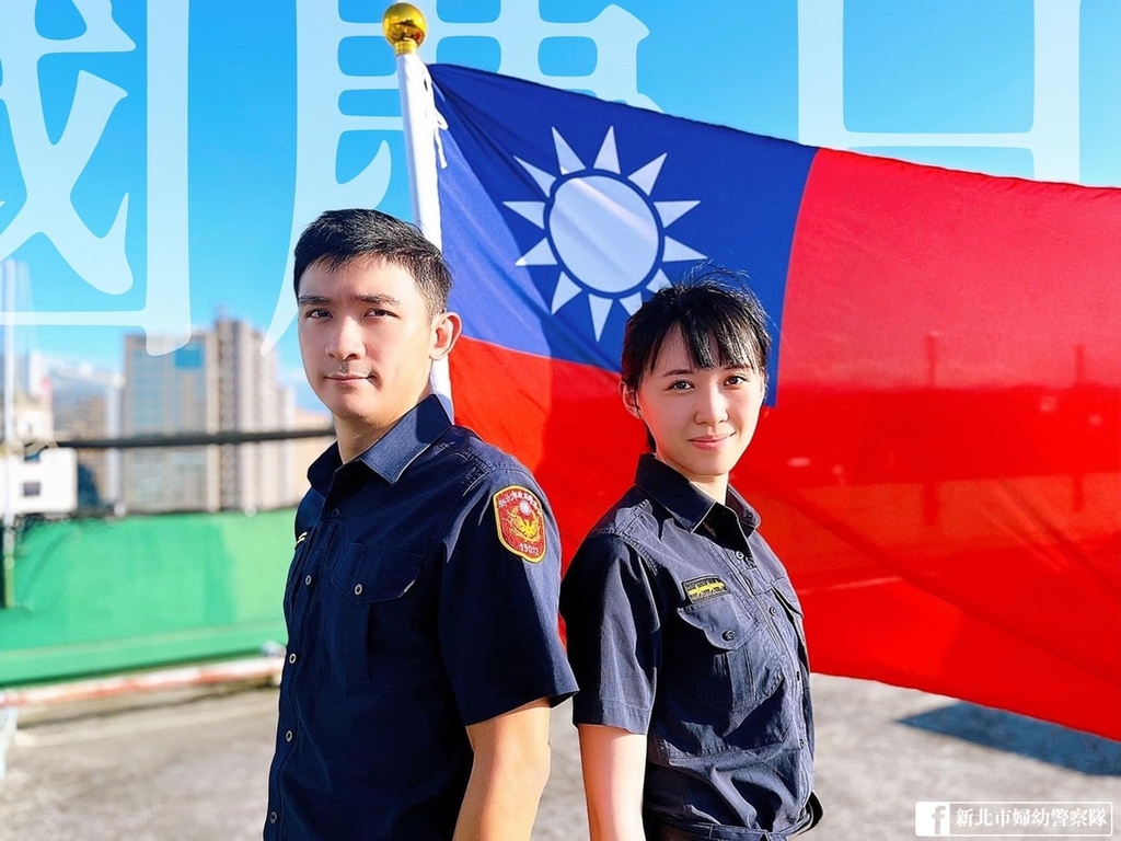 防求職詐騙影片吸睛 清秀亮眼長笛女警花允文允武