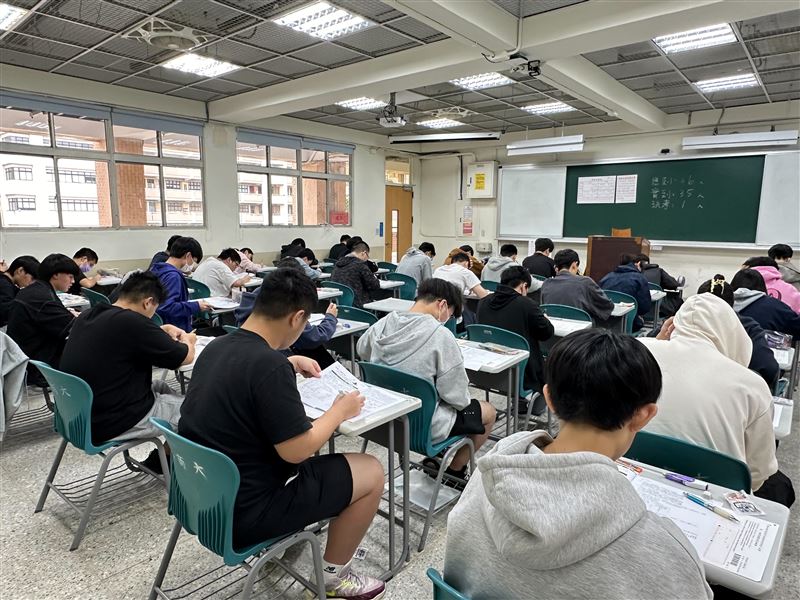 數學考爛不用擔心了？116學年3大升學管道參採考科公布 多系不看數學