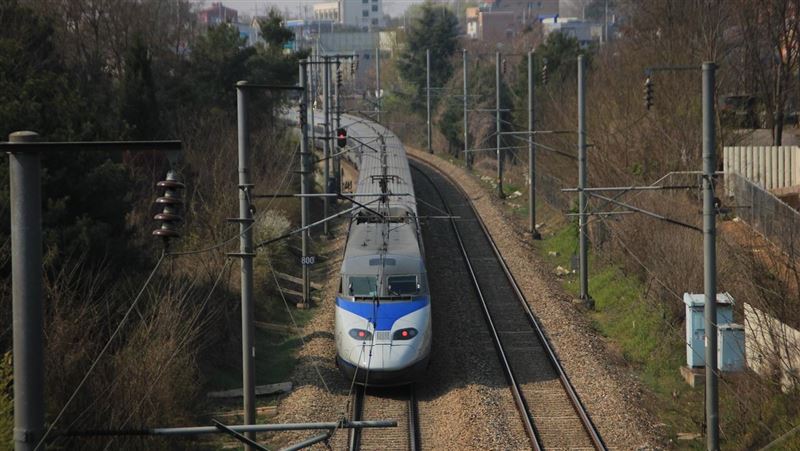 韓高鐵KTX「車輪脫軌」 384名乘客緊急換車