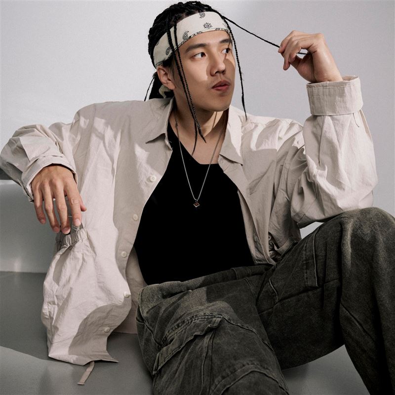 起底台灣首位千萬YTR奇軒！1人團隊「月點閱上億」 坎坷家世曝光