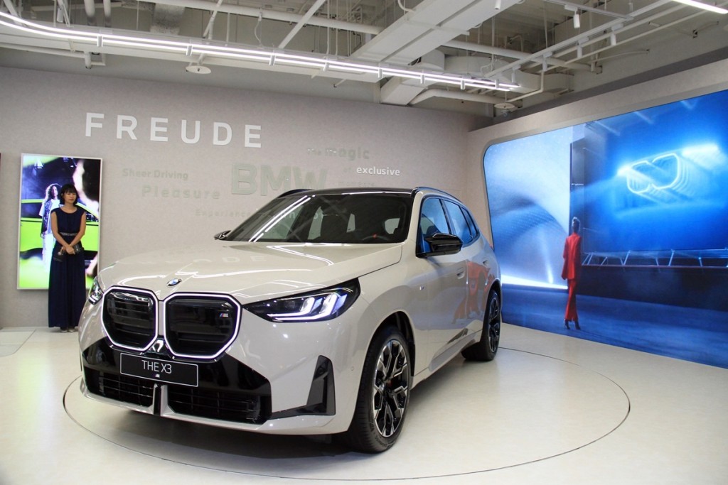 「FREUDE by BMW」全新品牌概念「慢閃」店盛大進駐台北信義A19 - Yahoo奇摩汽車機車