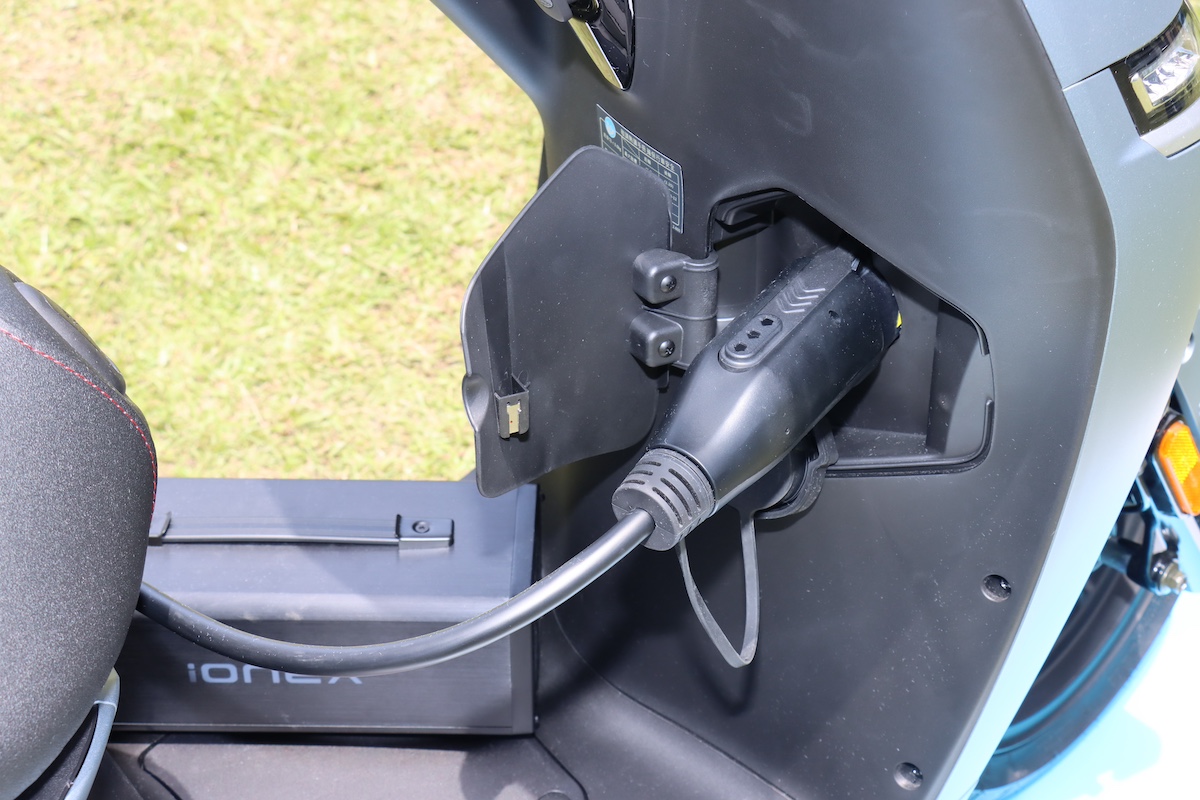 KYMCO「充換兩用．隨你方變」Ionex S Techno、酷玩CoolOne電能小車個性亮相！ - Yahoo奇摩汽車機車