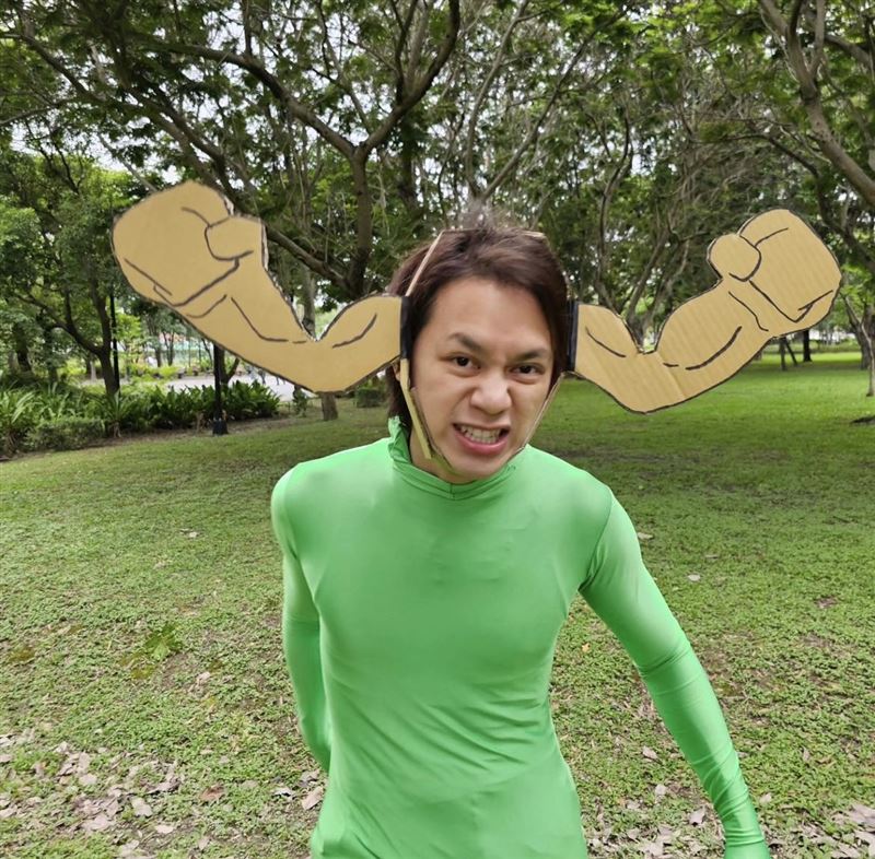 HowHow剪頭髮了！「短髮瀏海」造型曝光 網一看全驚呆：這誰啊 - Yahoo汽車機車