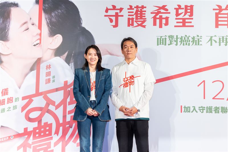 曾寶儀穩交男友林明謙19年首同框！認了爆衝突「他秒翻白眼」吐心情